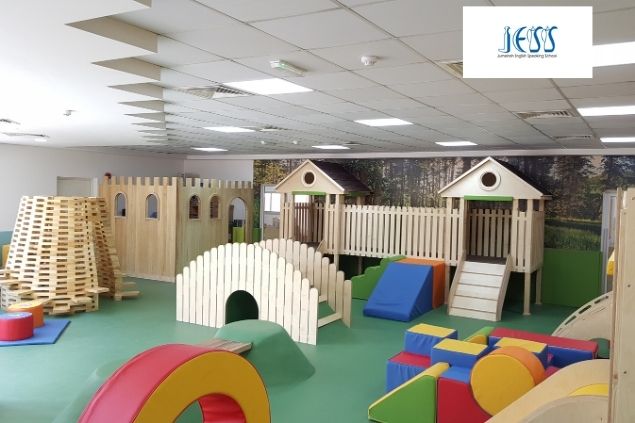 School – Moon Kids